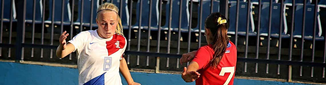 Conscious vs. Unconscious Decision-Making in Football